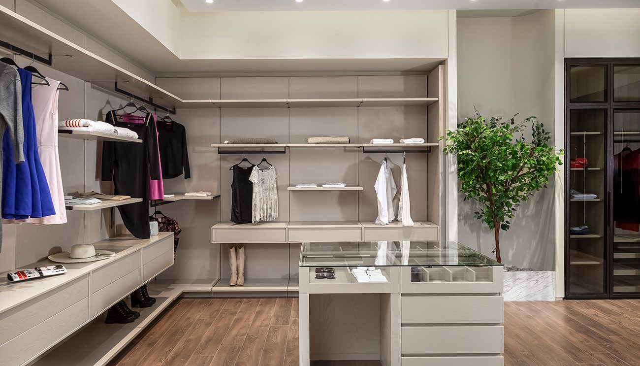 Custom Dressing – La Roche Furniture